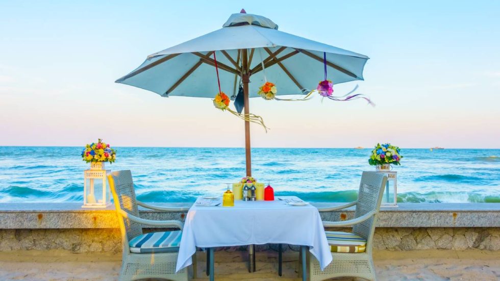 5 Best Picnic Tables with Umbrellas Reviewed | Picnic Times